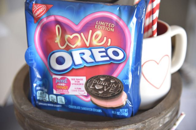 Fun Gift Ideas For Valentine's Day-Oreo Valentine's Day Kit - A Mom's ...